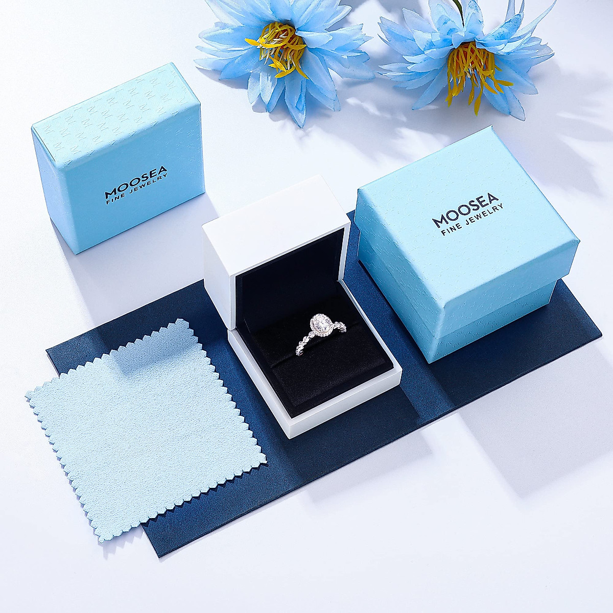 MOOSEA Moissanite Engagement Rings for Women, 1.5ct D Color VVS1 Clarity Oval Cut Lab Created Diamond Wedding Ring 14K White Gold Vermeil Moissanite Halo Rings for Women Anniversary Jewelry Gifts