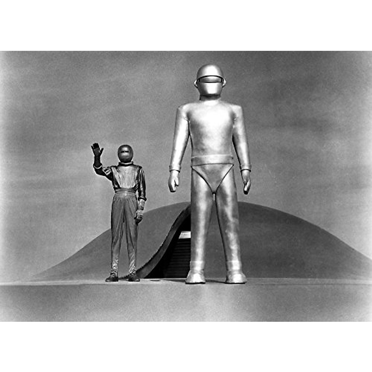 The Day The Earth Stood Still Michael Rennie 1951 Tm & Copyright (C) 20Th Century Fox Film Corp All Rights Reserved Photo Print (28 x 22)