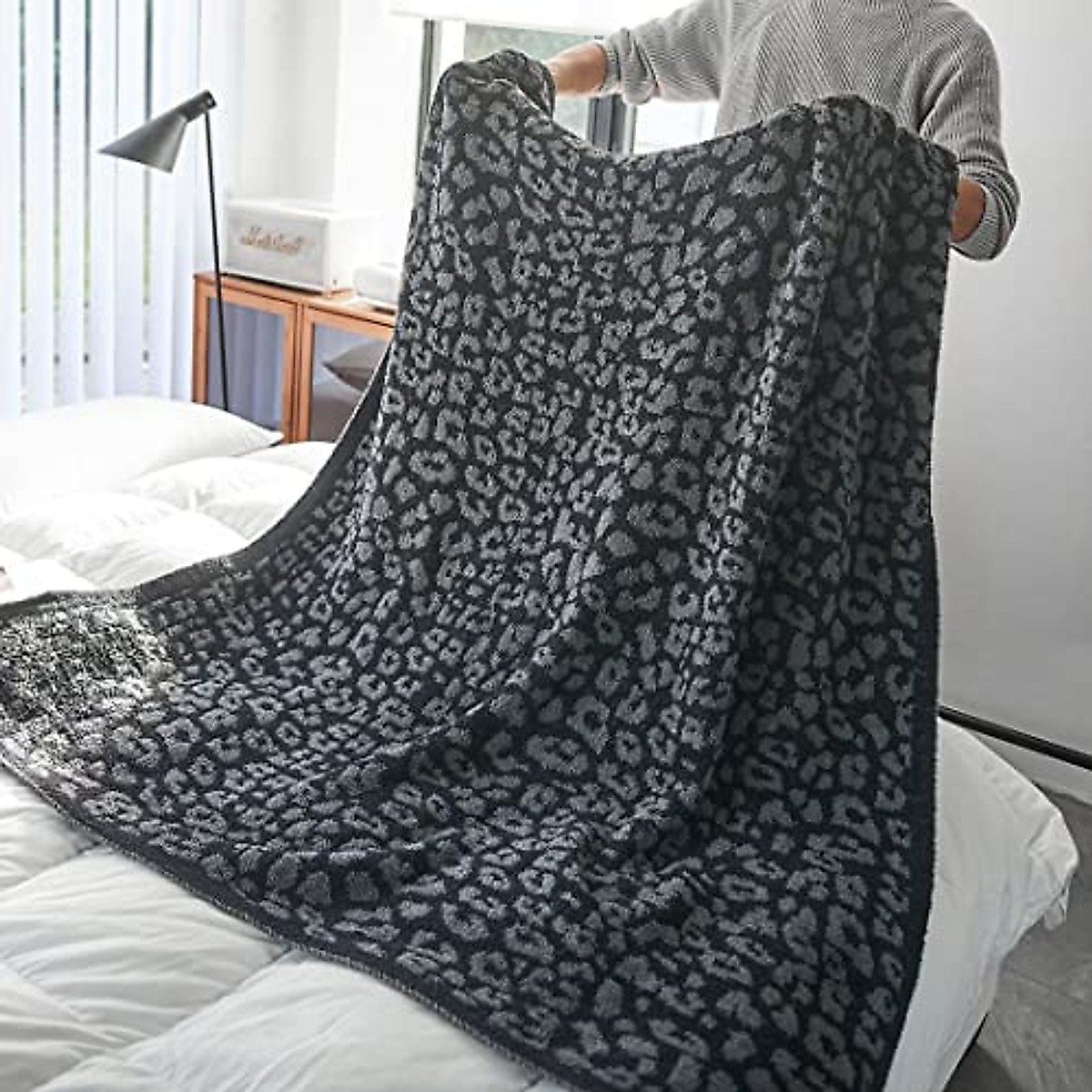 Adory Sweety Fleece Knit Throw Blanket Double-Sided Leopard Lightweight Cozy Microfiber Super Soft Thick Plush Fluffy Yarn Sofa Bed 51x71 Inches Black