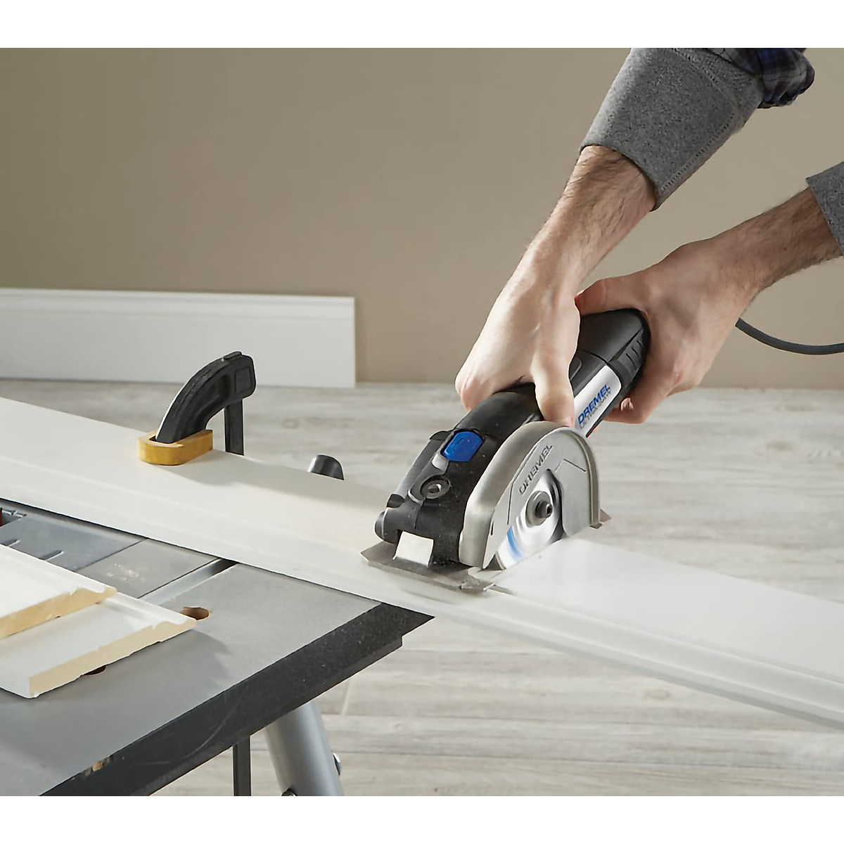 Dremel Ultra Saw US40-04 Corded Compact Saw Tool Kit with 3 Cutting Wheels and Auxiliary Handle