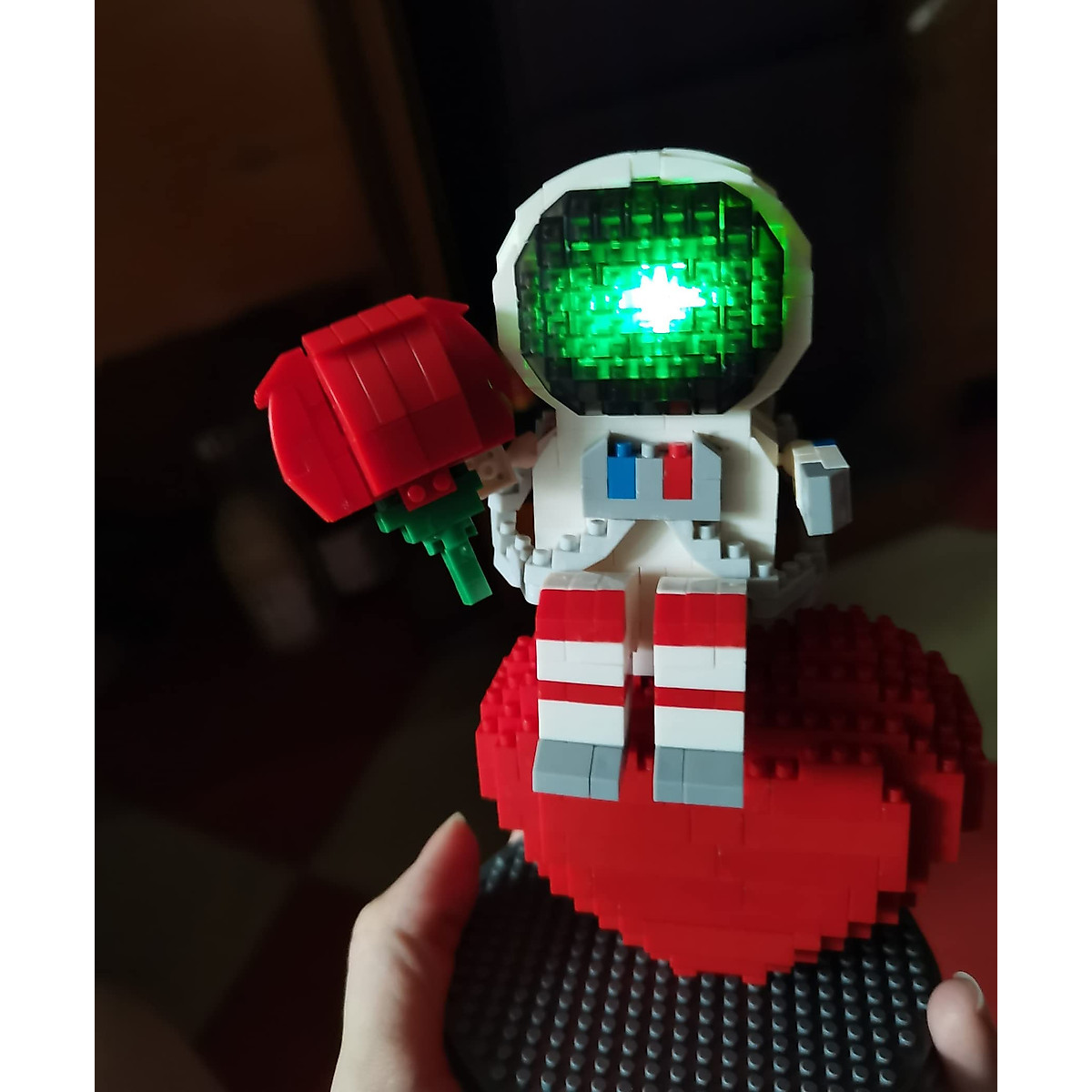 Uvini Building Blocks Astronaut Model with Light STEM Building Toy Micro Blocks for Adults or Teens Gifts Spaceman with Heart Mini Blocks Set DIY Bricks Toys 654PCS, 00877