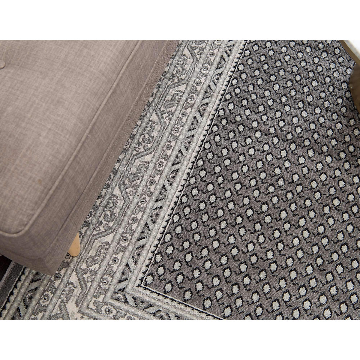Unique Loom Williamsburg Collection Traditional Border with Dotted Center Area Rug, 5' 3" x 8' Rectangle, Gray/Black