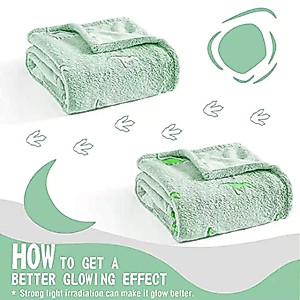 JINCHAN Dinosaur Glow in The Dark Blanket, Kids Throw Blanket for Boys and Girls Gift Green Lightweight Flannel Fleece Throw Blankets for Couch Bed Warm Soft Cozy Throw Winter Baby Blankets 40x60 Inch