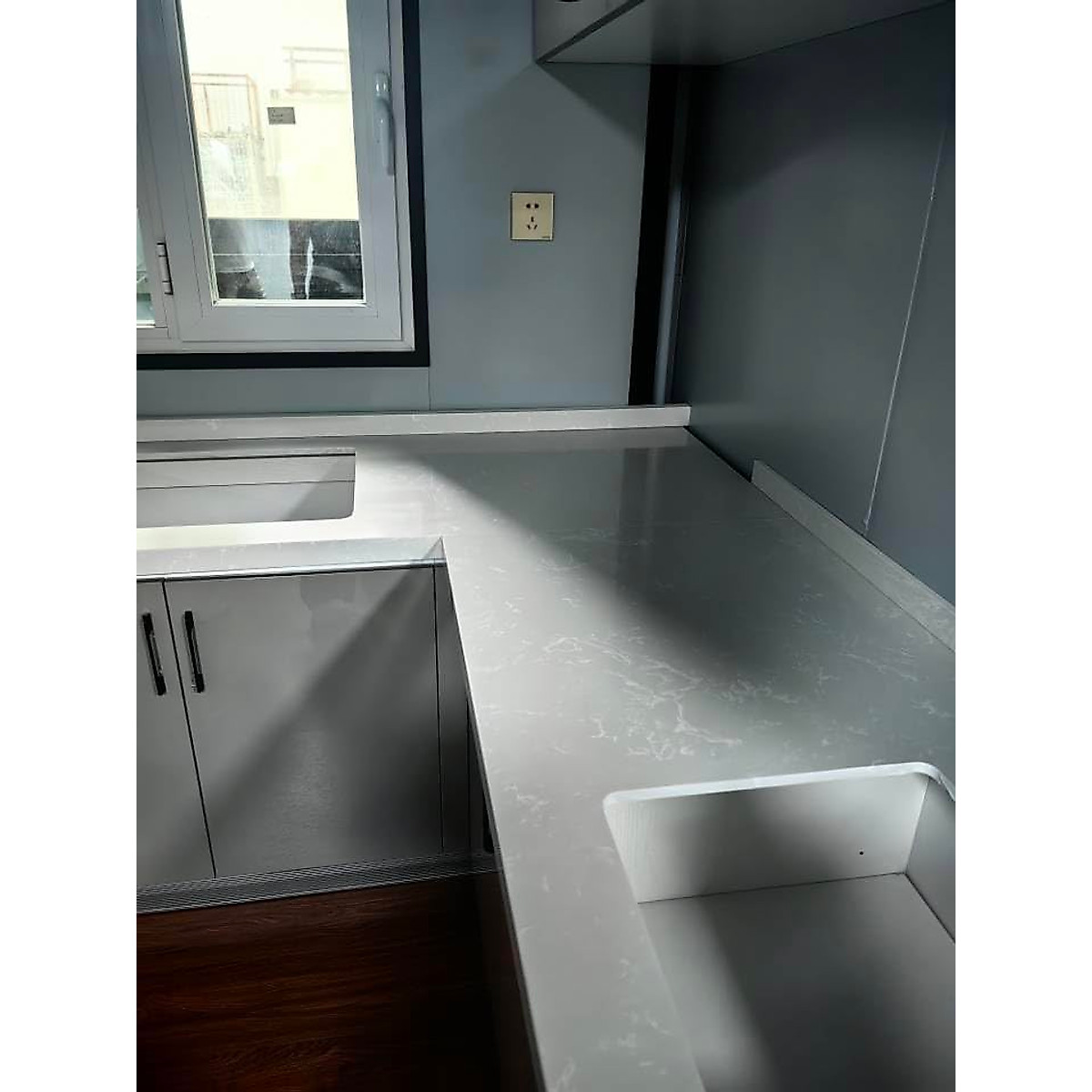 20FT Tiny House to Live in, Portable Prefab House with 2 Bedroom,1 Fully Equipped Bathroom and Kitchen, Prefabricated Container House for Adult Living, Foldable Mobile Home with Steel Frame