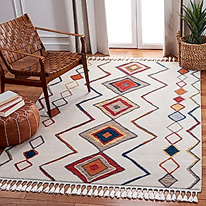 SAFAVIEH Farmhouse Collection 4'5" x 6'5" Ivory/Gold FMH599A Moroccan Boho Tassel Area Rug