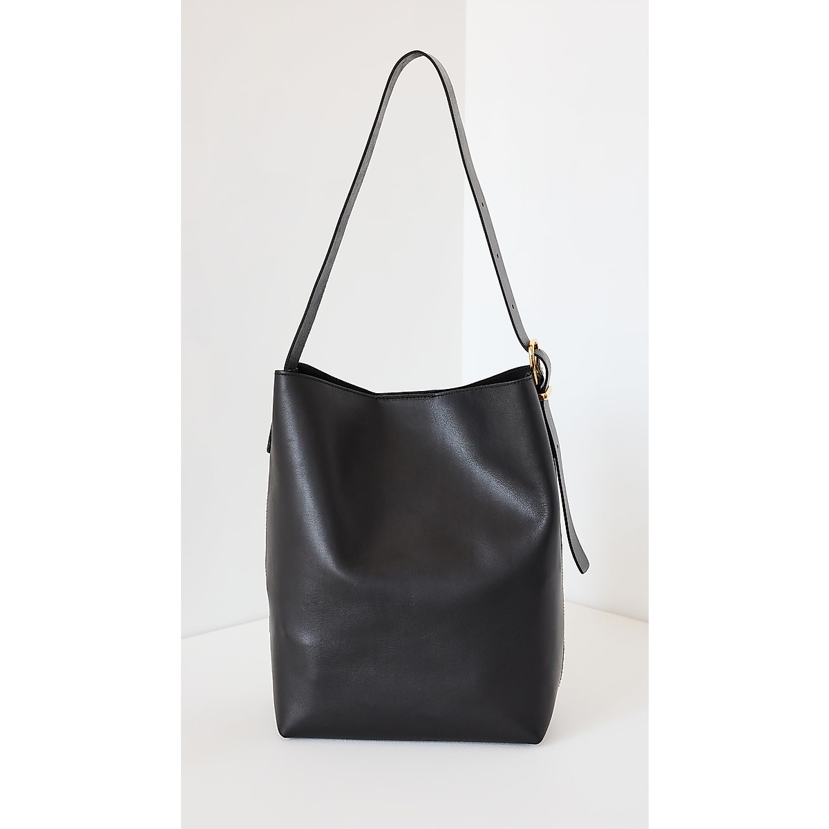 Madewell Women's The Essential Bucket Tote in Leather, True Black, One Size