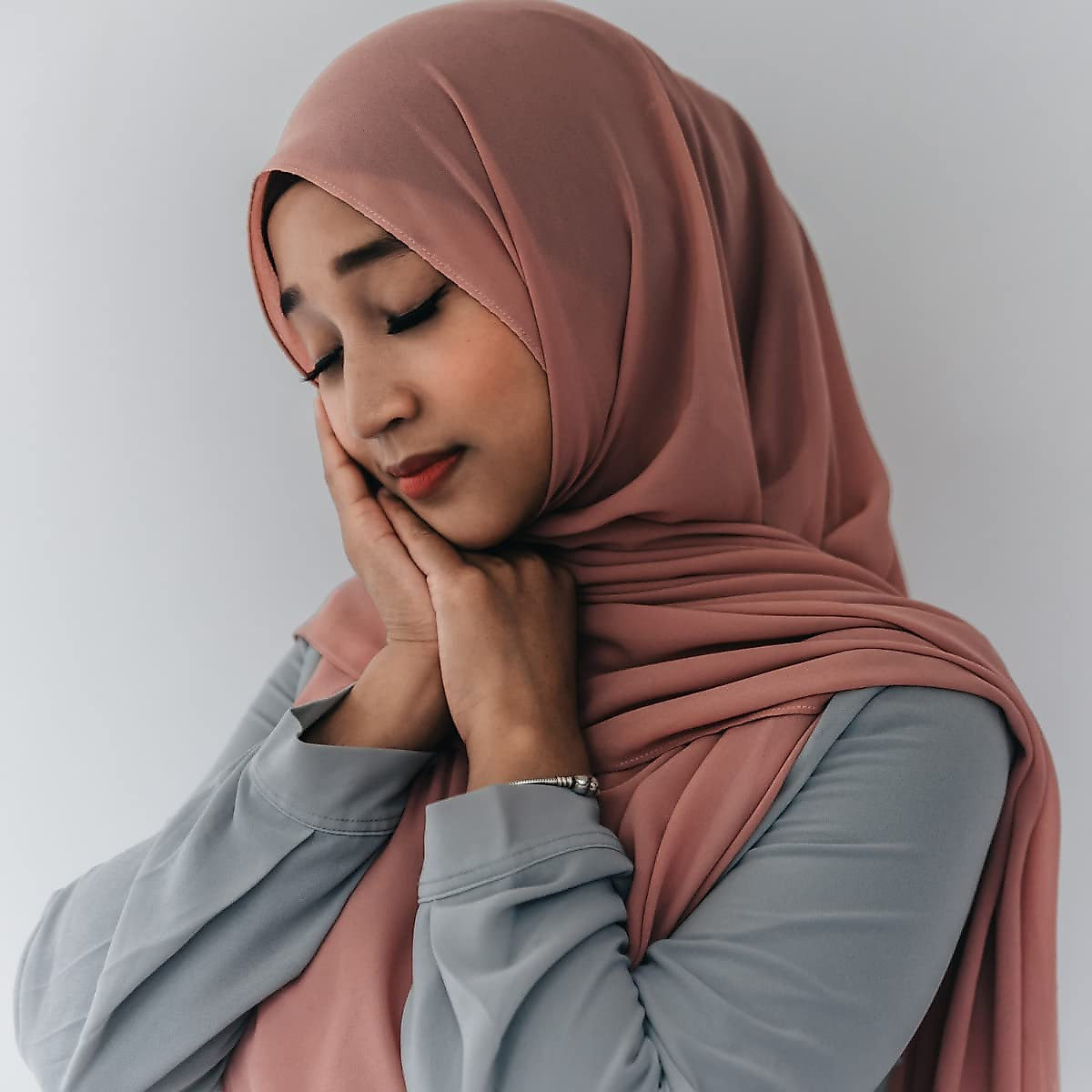 Febfim 4 PCS Muslim Women Soft Premium Solid Chiffon Hijab Scarves Shawl Long Scarf Wrap Scarves with Gift Box (Mix Color F)