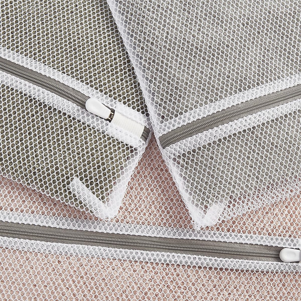 DZSEE Mesh Laundry Bags for Delicates – Durable Honeycomb Mesh Wash Bag for Delicates, Socks, Lingerie, and Household Items, with Zipper Closure