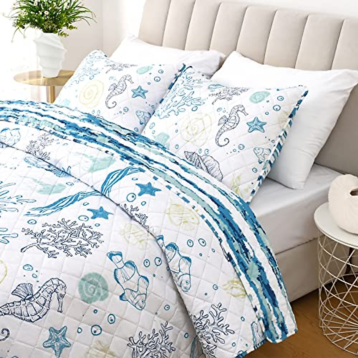 FRAMICS 3-Piece King Size Reversible Quilt Set Summer Quilt Lightweight Ocean Quilts Beach Bedspread Coverlet Blue Coral Conch Seashell Coastal Bedding for All Season(1 Quilt, 2 Pillow Shams)