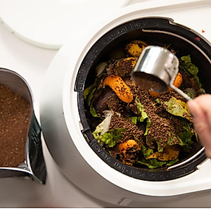 Lomi Blends - All-in-One Lawn and Garden Solution - All-Natural Multi-Vitamin for Healthy Soil, Safe for Kids and Pets, Easy to Use - Sustainable Gardening