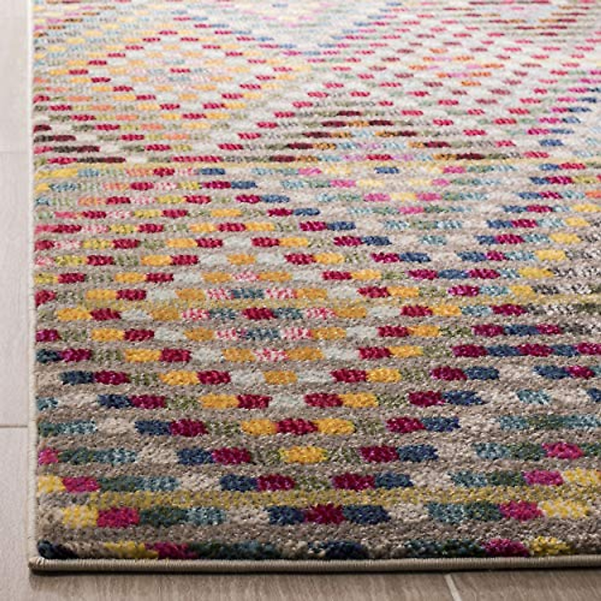 SAFAVIEH Monaco Collection Area Rug - 5'1" x 7'7", Multi & Beige, Boho Diamond Design, Non-Shedding & Easy Care, Ideal for High Traffic Areas in Living Room, Bedroom (MNC204F)