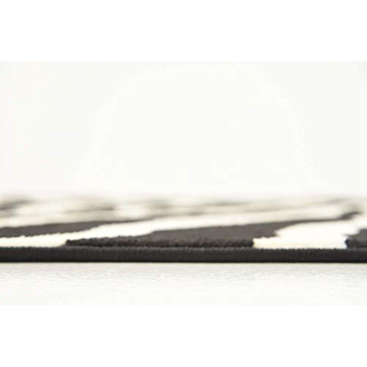 Unique Loom Wildlife Collection Animal Inspired with Zebra Design Area Rug, 5 x 8 ft, Black/Ivory