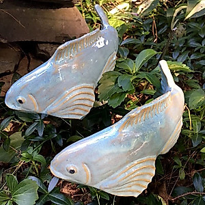 CNPOP Koi Fish Decor Garden,Garden Koi Fish Sculptures Ceramic with Stake, Koi Fish Garden Sculptures, Fish Statue Decor, for Outdoor Garden Lawn Pond Patio Decor Ornament (White Red)