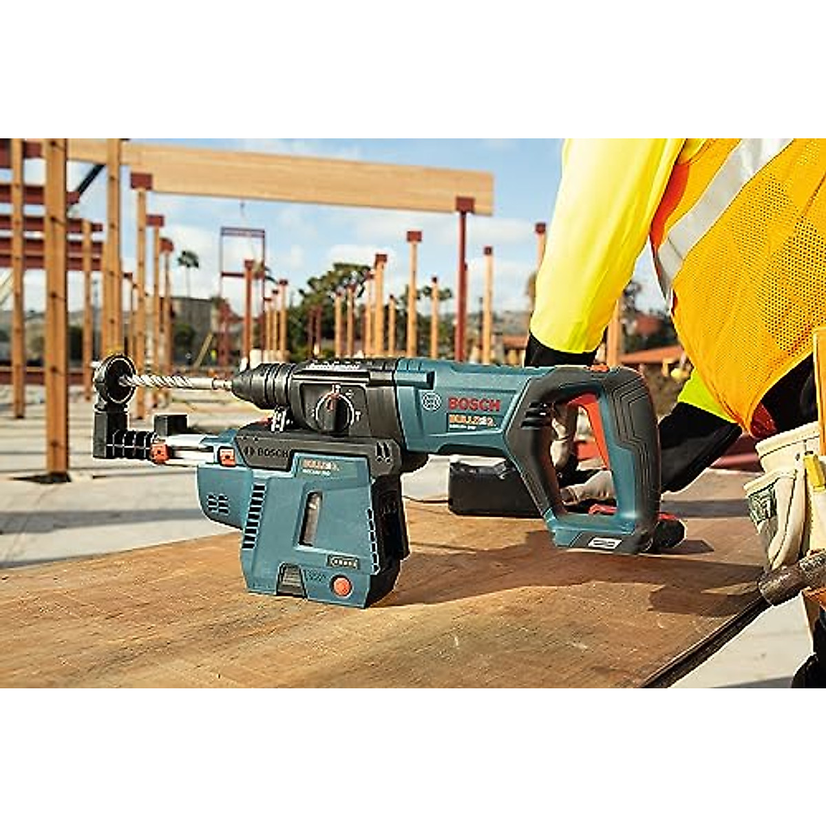 BOSCH GDE18V-26DB15 SDS-plus® Bulldog™ Mobile Dust Extractor Kit with (1) CORE18V® 4 Ah Advanced Power Battery