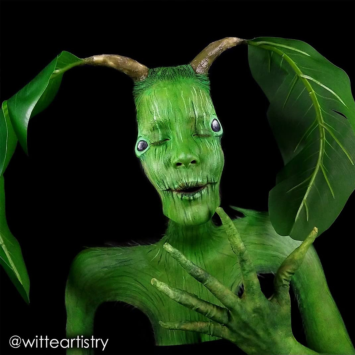 Mehron Makeup Paradise Makeup AQ Pro Size | Stage & Screen, Face & Body Painting, Special FX, Beauty, Cosplay, and Halloween | Water Activated Face Paint & Body Paint 1.4 oz (40 g) (Amazon Green)