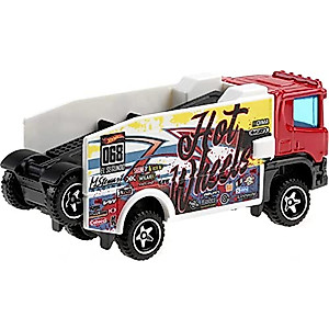 Hot Wheels Trackin' Trucks, 1:64 Scale Toy Racing Rig & 1 Toy Car for On and Off Track Play (Styles May Vary)