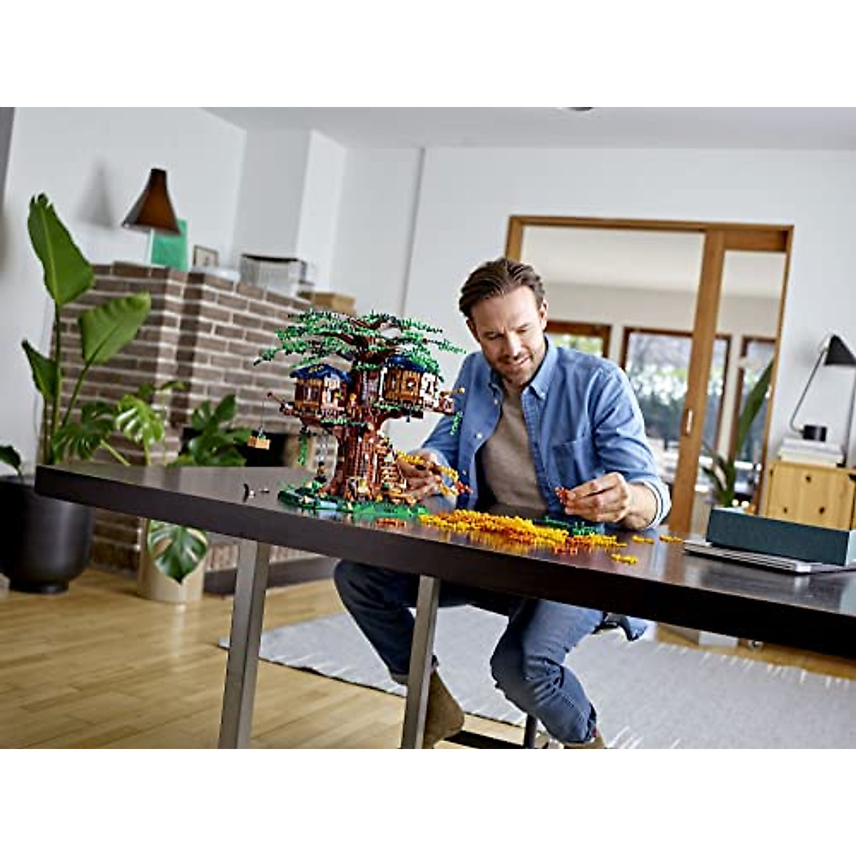 LEGO Ideas Tree House 21318, Model Construction Set for 16 Plus Year Olds with 3 Cabins, Interchangeable Leaves, Minifigures and a Bird Figure