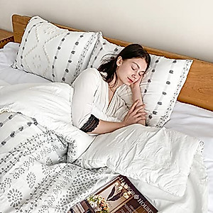 Style Quarters Duvet Covers Queen Size, 3pcs Soft and Embroidery Shabby Chic Boho Bedding Sets,55% Cotton 45% Polyester Tufted Comforter Cover Includes 1 Duvet Cover and 2 Pillow Shams