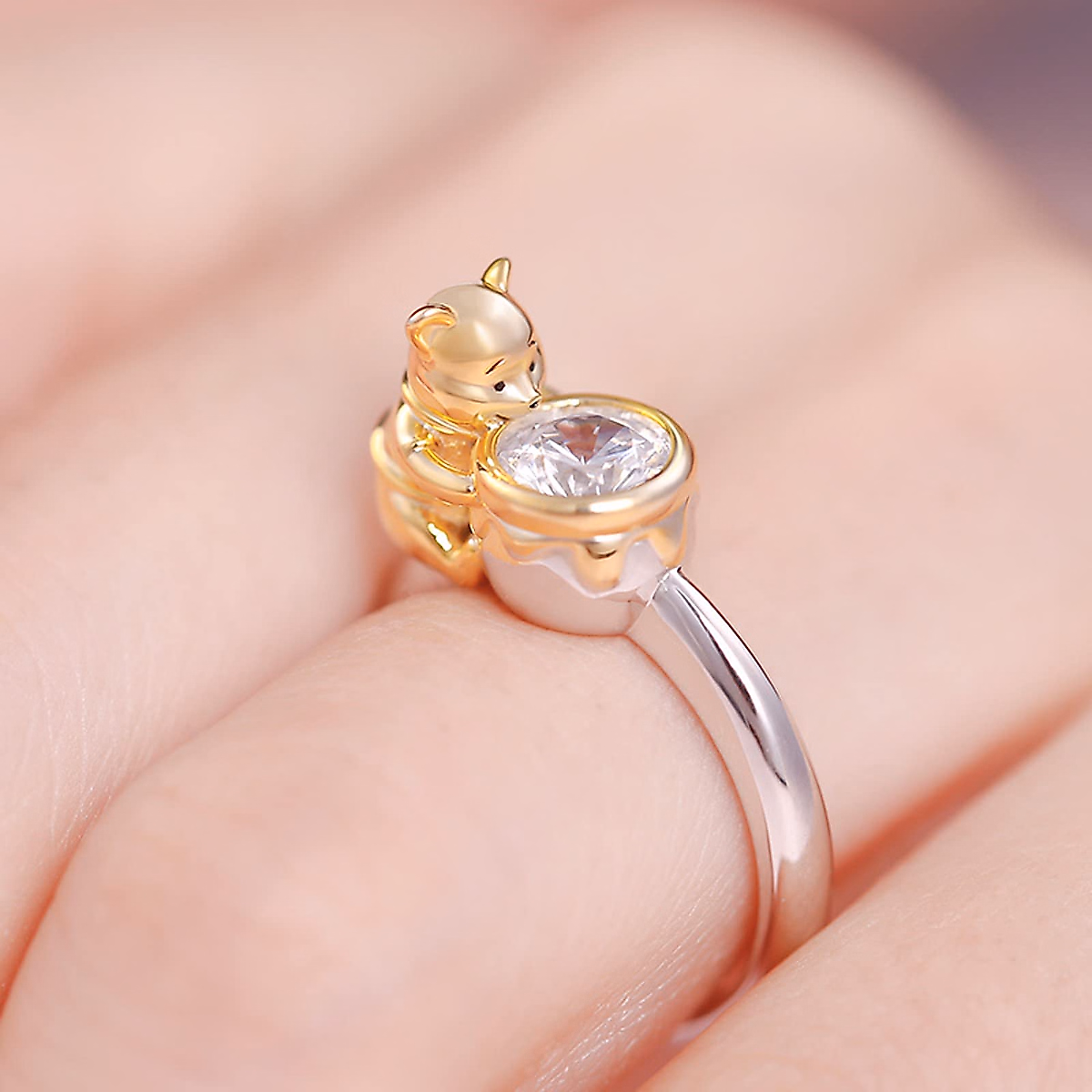 Jeulia "Bear Holding Honey Pot" Round Cut Sterling Silver Ring Fashion Anniversary Promise Engagement Wedding Ring Set for Her With Gift Jewelry Box (Honey Pot, 8)