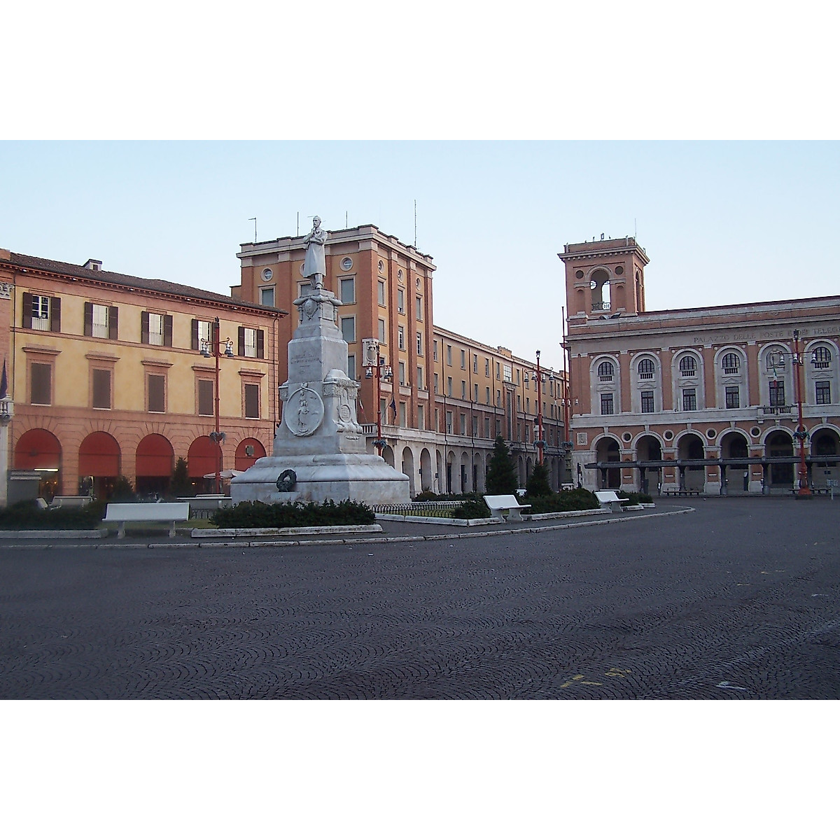 The Christian Mint, LLC St Peregrine Patron Saint of Cancer Medal w/Capsule of St Peregrine Soil (Women's 3/4-inch diameter)