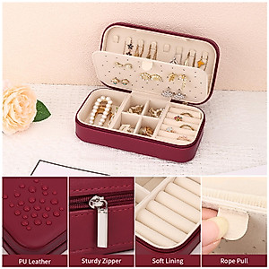 DesignSter Travel Jewelry Box, PU Leather Portable Jewelry Case, Small Jewelry Boxes for Gifts, Travel Jewelry Organizer for Women Rings Earrings Necklaces Bracelets (Wine Red)
