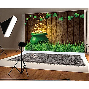 Baocicco 7x5ft Vinyl St.Patrick's Day Backdrop Pot of Gold Photography Background Lucky Irish Shamrock Wooden Texture Wall Grass Field Children Baby Adults Portraits Photo Studio