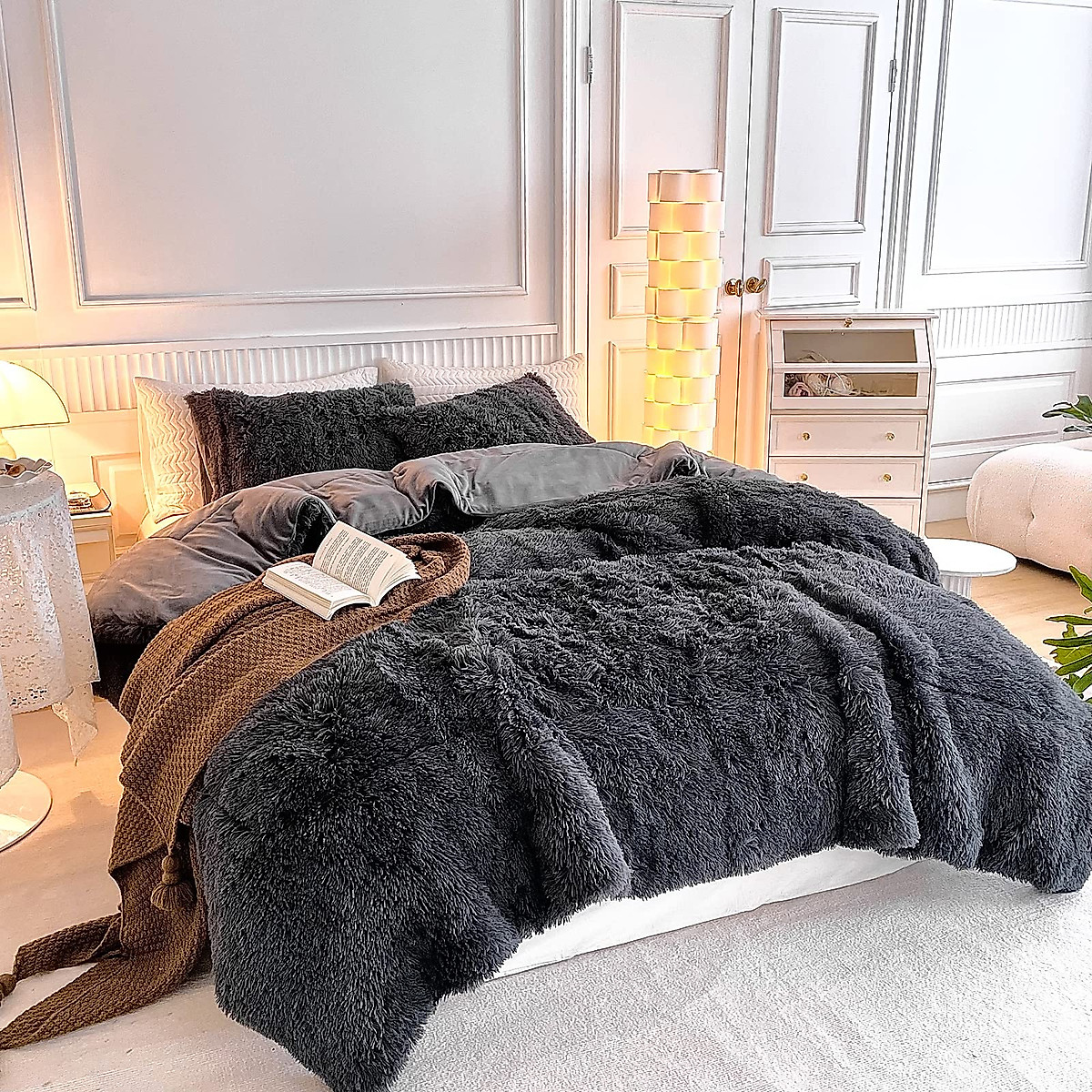 Shaggy Comforter Set Black Queen Size 3 Pieces Winter Faux Fur Comforter Set with 2 Pillowcases Ultra Soft and Easy Care Luxury Plush Warm Super Fleece Velvet Flannel Bedding Set