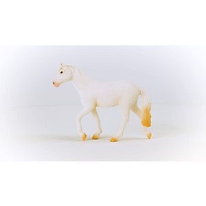 Schleich Farm World Camarillo Mare Horse Figurine - Realistic and Durable Farm Animal Toy Figure with Authentic Details, Fun and Imaginative Play for Boys and Girls, Gift for Kids Ages 3+