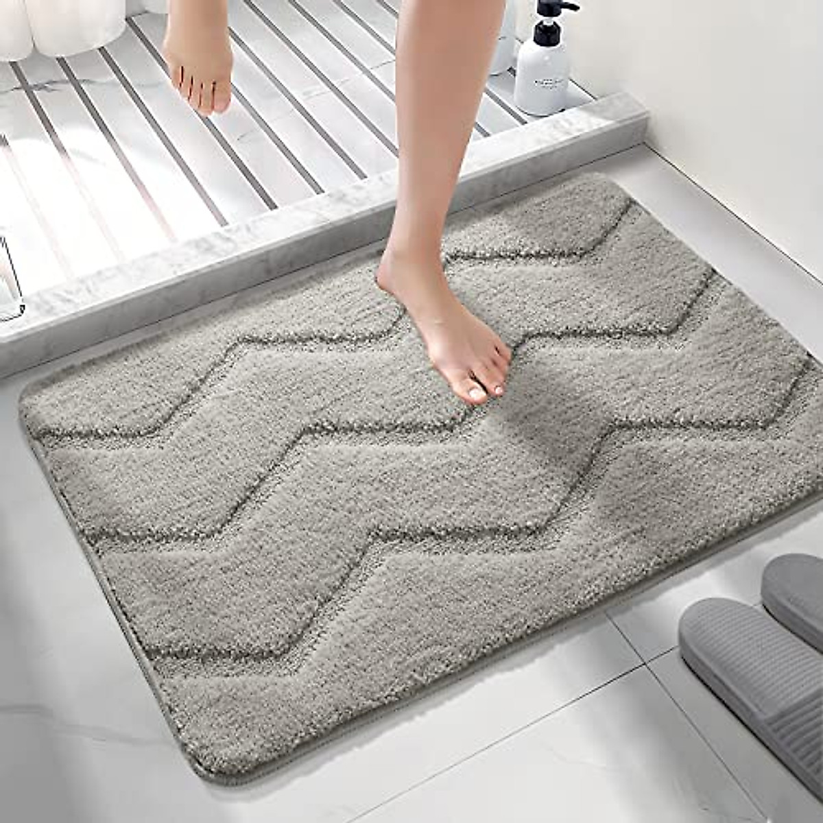 AIZIBLISH Bathroom Rugs Bath Mat, Non Slip Ultra Soft and Water Absorbent Bath Carpet, Machine Washable for Bathroom Floor, Under Sink，Shower and Tub, 16"x24", Light Grey