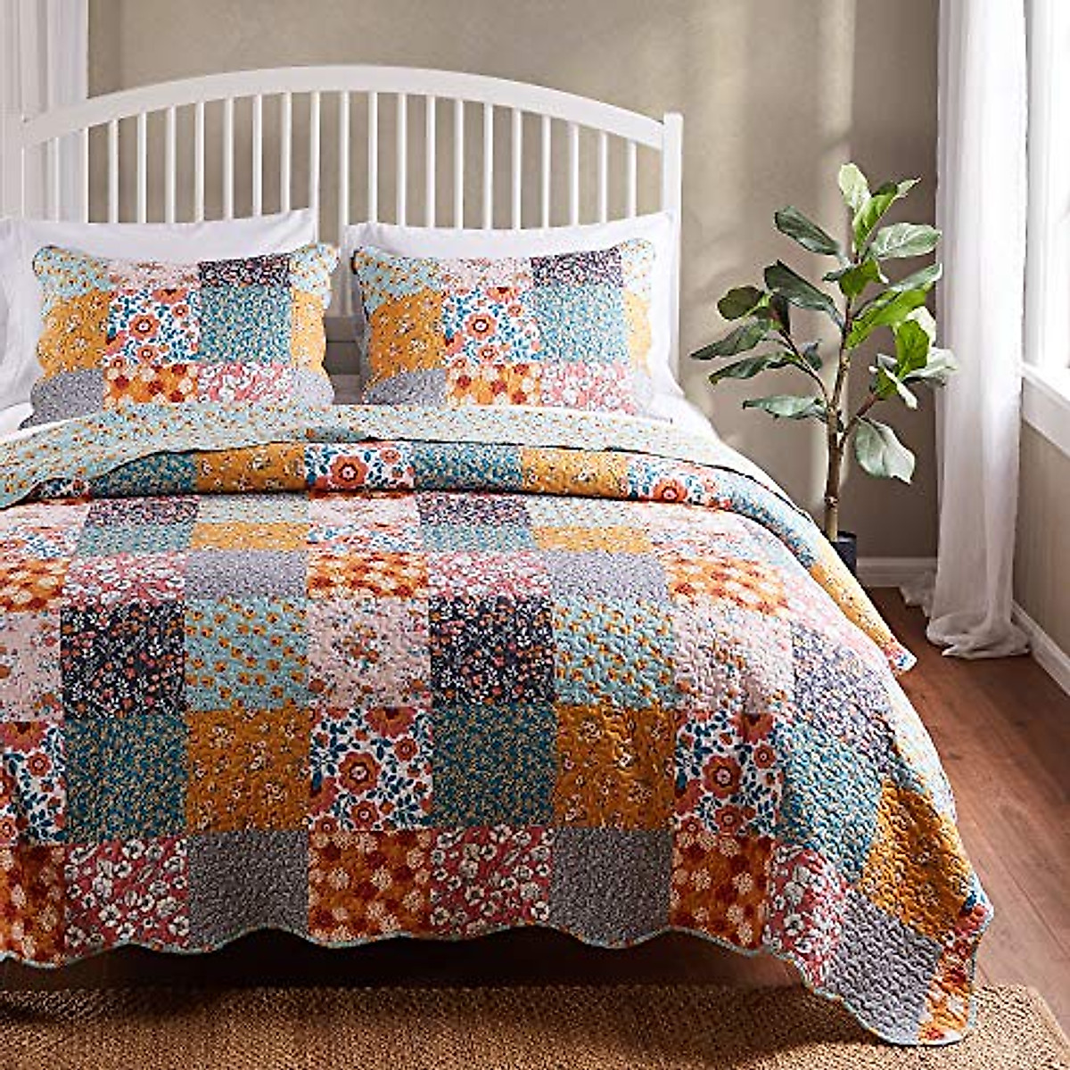 Greenland Home Carlie Modern Floral Reversible Quilt Set, 3-Piece King, Calico Patches