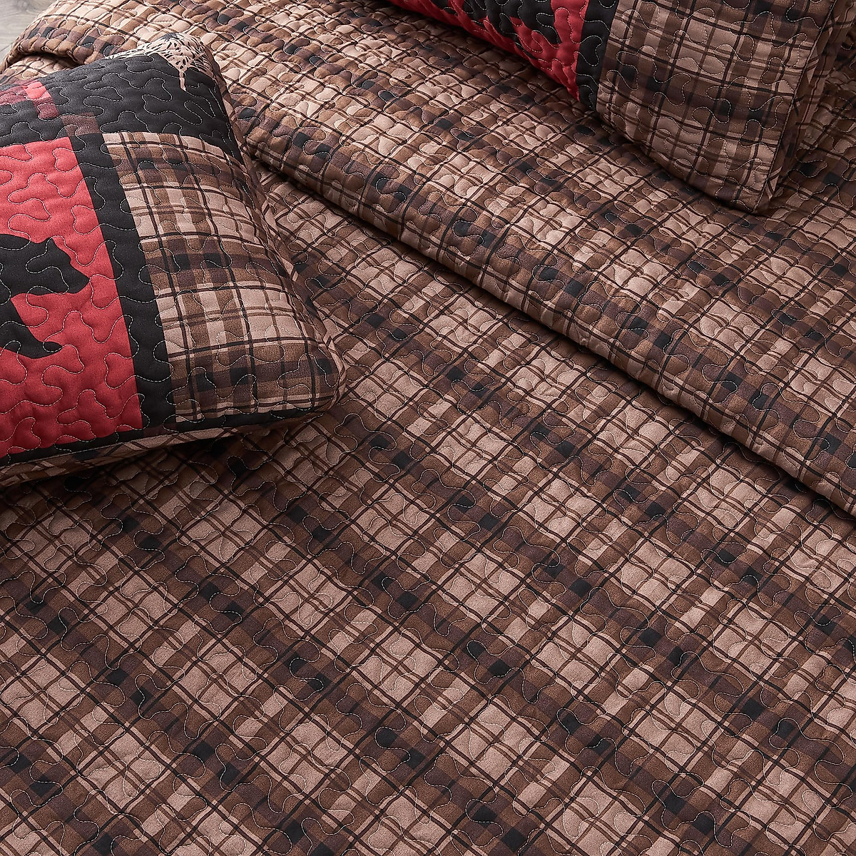 Great Bay Home Lodge Bedspread King Size Quilt with 2 Shams. Cabin 3-Piece Reversible All Season Quilt Set. Rustic Quilt Coverlet Bed Set. Stonehurst Collection. (Red/Black)