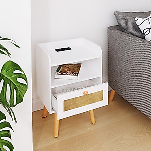 Gyger Nightstand Set of 2，Wood Nightstand with Charging Station，Bed Side Table with Rattan Decor Drawer，Small Night Table with Storage for Bedroom,White