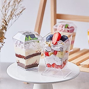 Qeirudu 50 Pack 5 oz Square Dessert Cups with Lids and Spoons - Mini Pudding Cups, Clear Plastic Parfait Cup, Appetizer Shooter Glasses for Cheesecake Mousse Fruit Ice cream