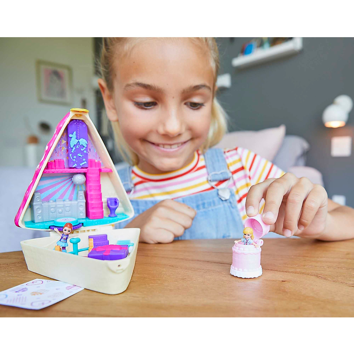 Polly Pocket Playset, Travel Toy with 2 Micro Dolls & 3 Accessories, Pocket World Birthday Cake Bash Compact