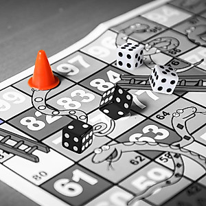 Hotusi Standard Game Dice Acrylic Material 16mm (50Pack White + 50Pack Black)