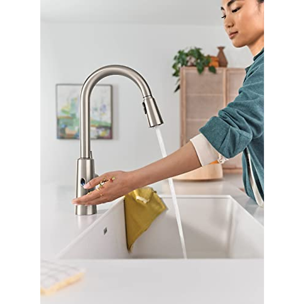 Moen Riley Spot Resist Stainless Hands-Free Touchless Sensor Single Handle Pull Down Kitchen Faucet, 7402EWSRS
