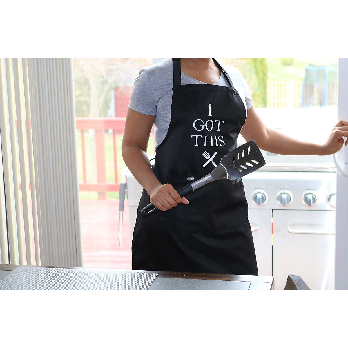 MeAnWe Wares Apron with Pockets - Paint and Sip Bib - Artist Painters Gift for Women, Men - Painting Smock Party Supplies, 1 Pcs