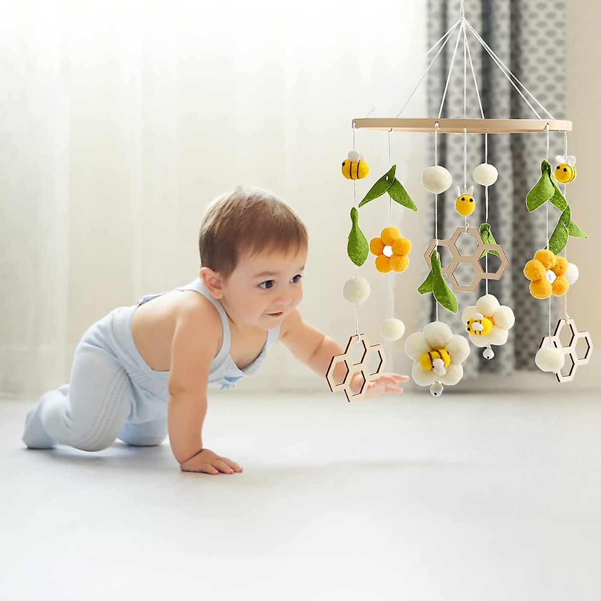 Bees Pendant Crib Mobile Wind Chime Hanging Bees and Bee Hive Bell Pendant Children Room Living Room Party Decoration Gift for Boys Girls