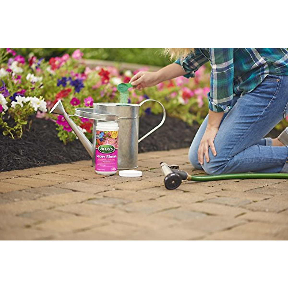 Scotts Super Bloom Water Soluble Plant Food, 2 lb - NPK 12-55-6 - Fertilizer for Outdoor Flowers, Fruiting Plants, Containers and Bed Areas - Feeds Plants Instantly