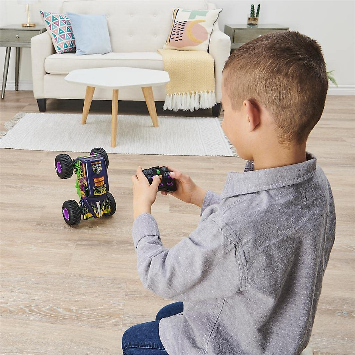 Spin Master 6060365 Monster Jam 1:15 Scale Official Grave Digger Freestyle Force Remote Control Monster Truck Toys