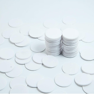Smartdealspro 100pcs 32mm/1.26 Inch Opaque Plastic Learning Counters Disks Mini Poker Chips Game Tokens with Storage Box (White)