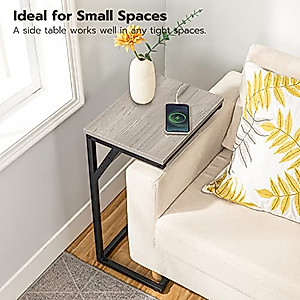 HOOBRO C Shaped End Table with Charging Station, Narrow Sofa Couch Side Table for Small Space, Industrial Bedside Table with Metal Frame for Living Room, Bedroom, Dorm, Greige and Black BG06USF01
