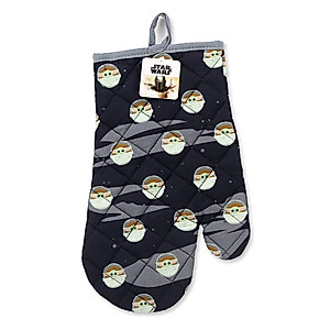Open Road Brands Disney Star Wars The Mandalorian Baby Yoda Oven Mitt - Adorable Star Wars Oven Mitt for Kitchen