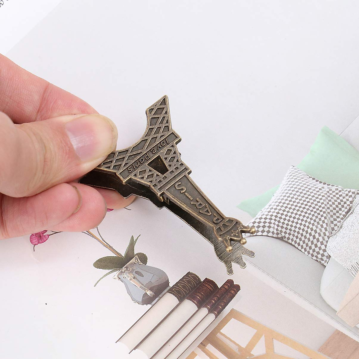 Hemoton 18pcs Eiffel Tower Place Card Holders Metal Table Photo Holder Table Number Card Holders Table Pictures Stand Memo Note Clip for Home Office Wedding Party Decor