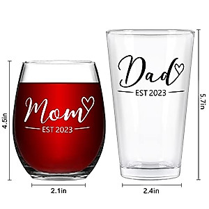 Modwnfy New Parents Gift, Mom & Dad Est 2023 Stemless Wine Glass and Beer Glass Set for New Parents Parents to Be Mom Dad, Ideal Gift for Christmas Mother's Day Father's Day Daily Use