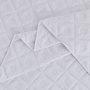 SunStyle Home Queen Size Quilt Bedding Set Lightweight Summer Quilt Geometric Pattern Soft Bedspread Modern Style Coverlet Set for All Seasons, 3 Pieces White (1 Quilt, 2 Pillow Shams)