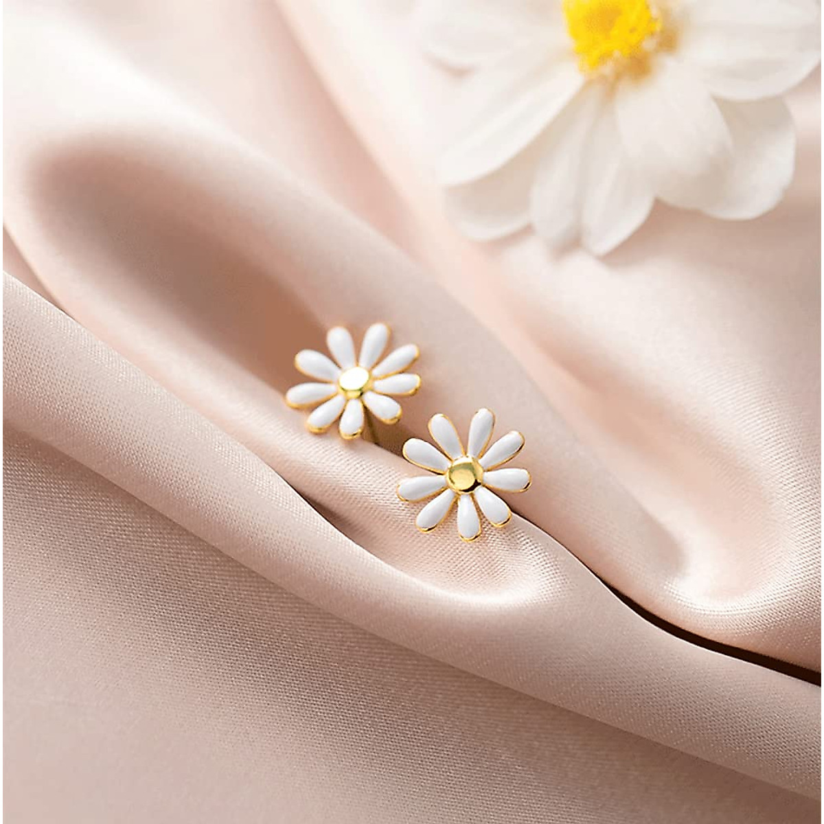 Reffeer Solid 925 Sterling Silver Daisy Flower Stud Earrings Spring for Women Teen Girls Daisy Stud Earrings Flower (B-18K Gold)