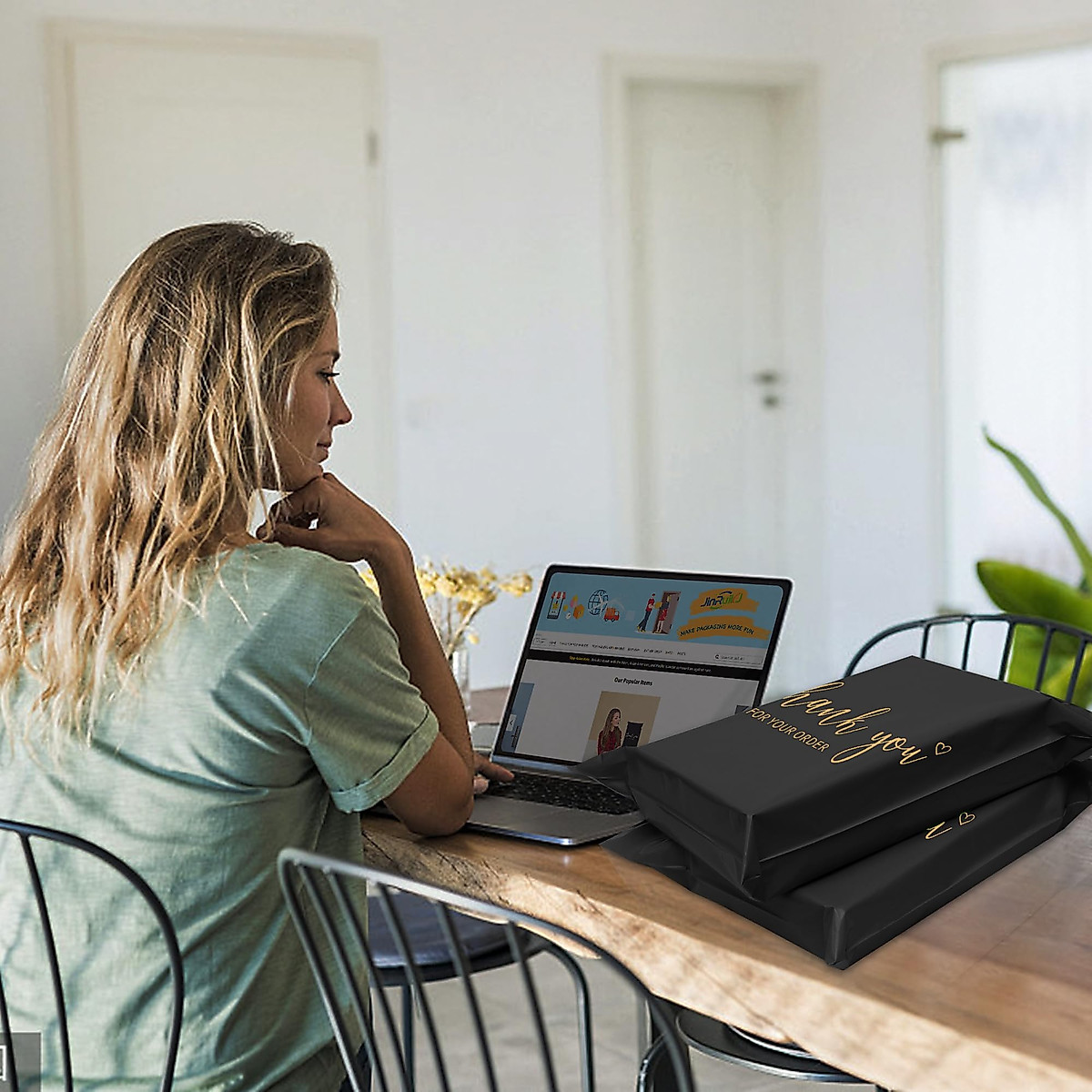 JinRuiKJ Thank You Poly Mailer 100 PCS Shipping Bags Black Envelopes with Self Adhesive, Waterproof and Tear-Proof Postal Bags, Chic Packaging Bags for Small Business, 10x13 Inches, Bulk