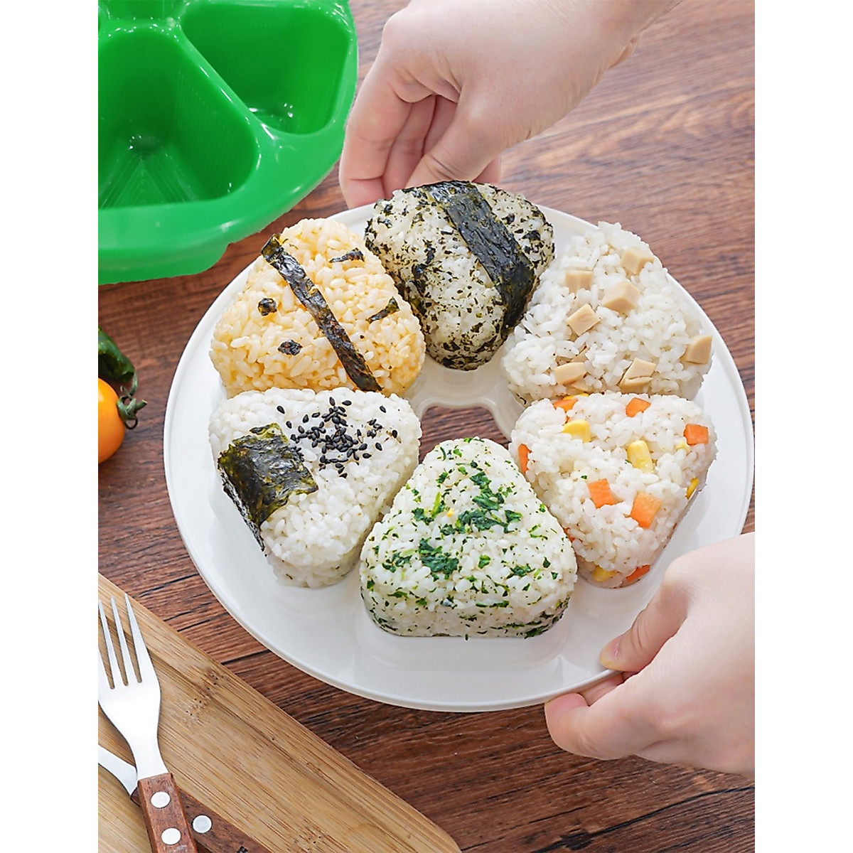 6 in 1 Onigiri Mold Triangle Sushi Mold Multifunctional Rice Ball Mold for Making and Storing Sushi - Once Quickly Make 6pcs Onigiri Green