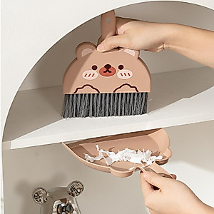 ulafbwur Mini Dustpan and Brush Set, Cartoon Pattern Cleaning Set, 2pcs/set Small Broom Dustpan Set, Keyboards Cleaning Mini Broom Dustpan Set, Compact Dust Pan and Hand Broom for Cleaning Brown